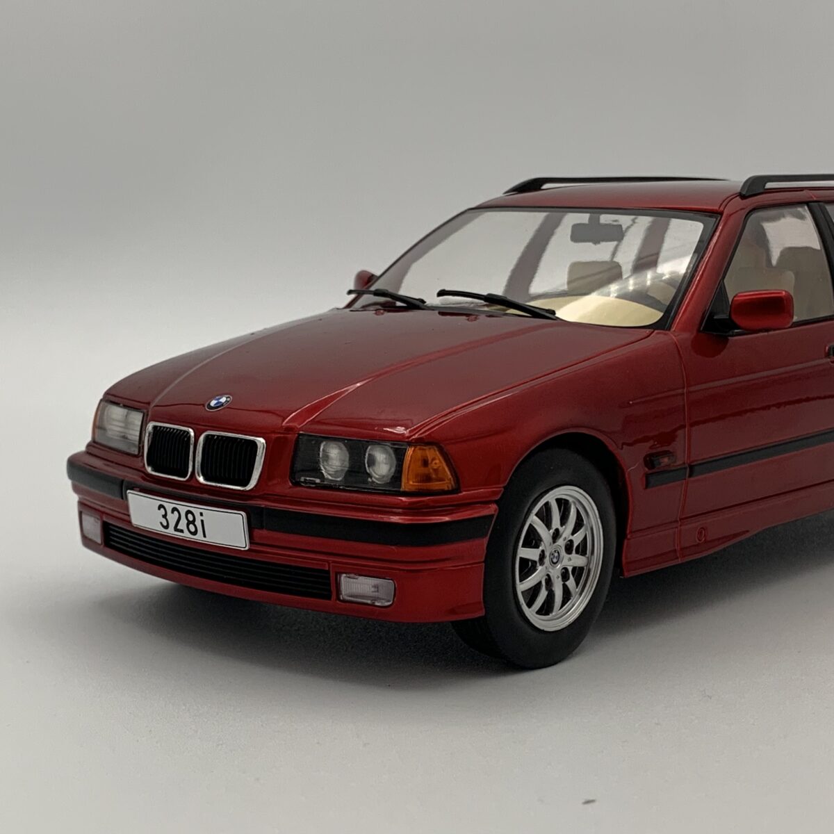 1:18 BMW E36 Touring 1995 Metallic red 1:18 MCG | MCarcollection